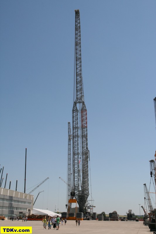 Liebherr LR 11350 power boom | Equipment Handbooks