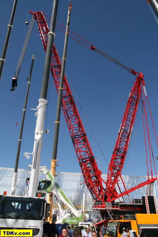 Liebherr LR 11000 crawler crane | Equipment Handbooks