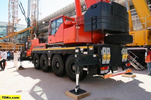 Liebherr LTM 1070-4.2 | Equipment Handbooks